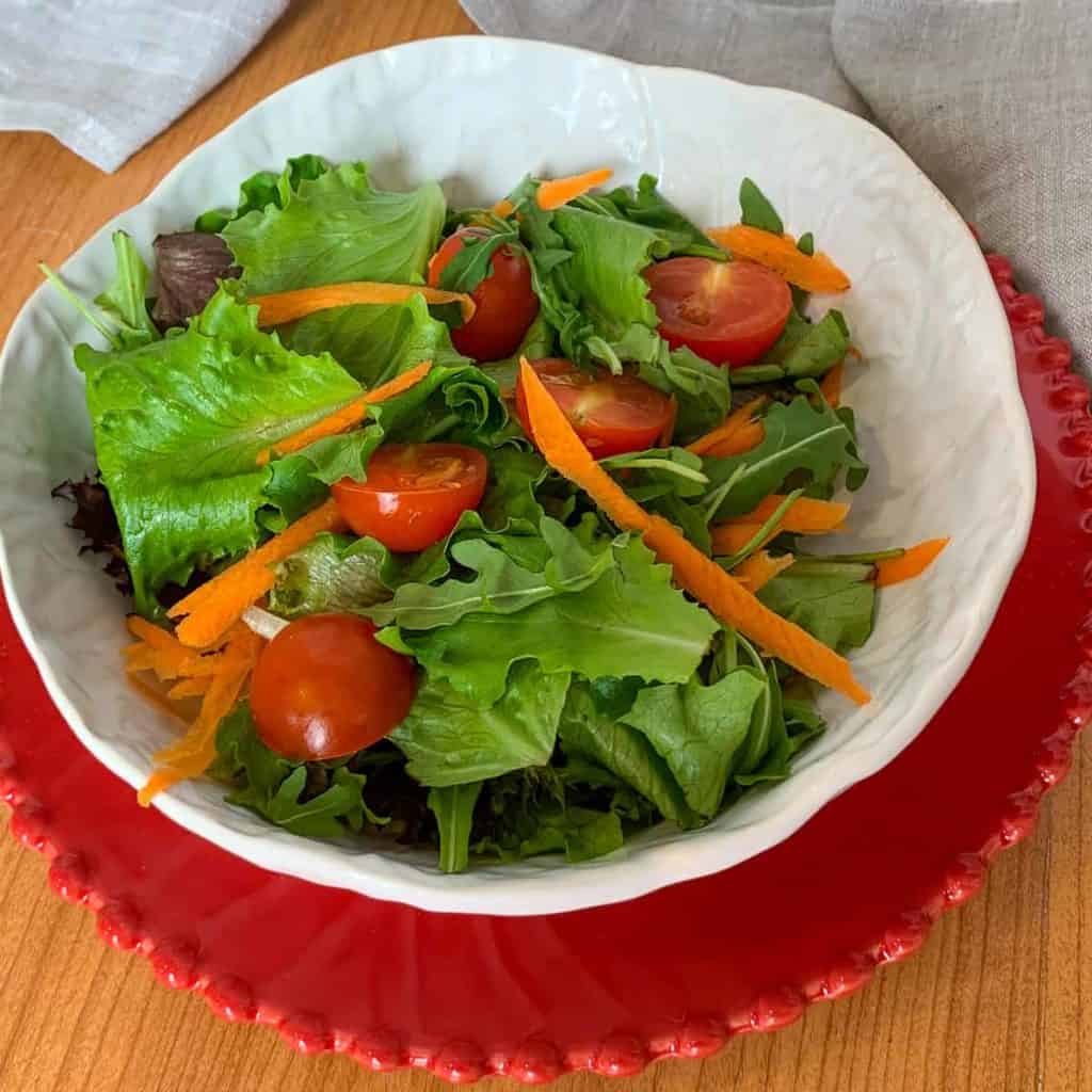 Salada Mista de Alface, Tomate Cherry e Cenoura • Casa da Comida